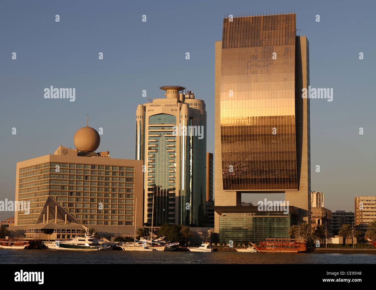 Ship building dubai traditional hi-res stock photography and images - Alamy