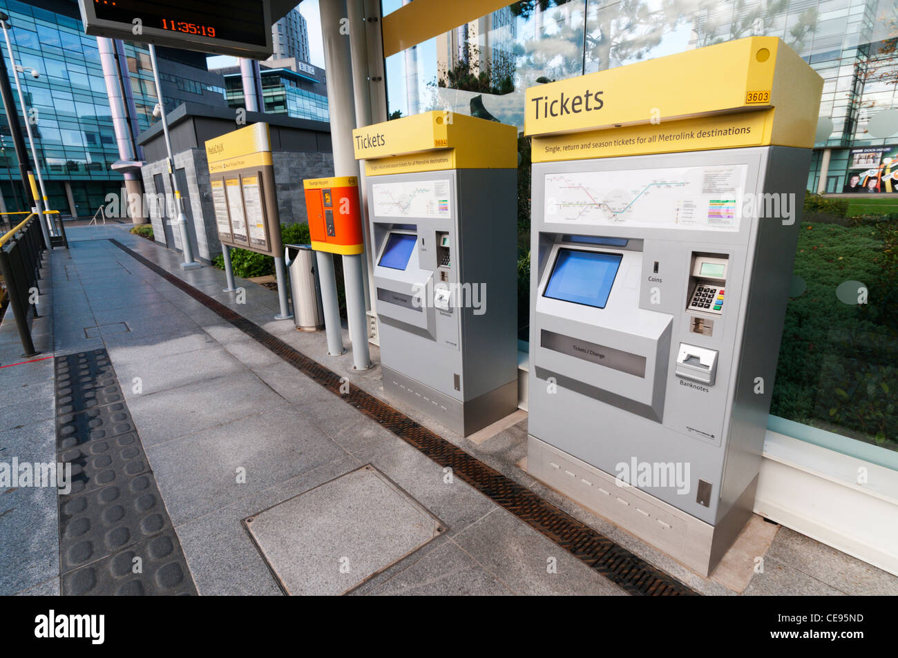 Manchester metrolink ticket machine hi-res stock photography and images ...