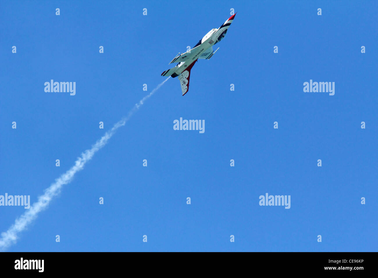 U.S. Air Force Thunderbirds F16 Fighting Falcon. Thunderbird 5 inverted ...