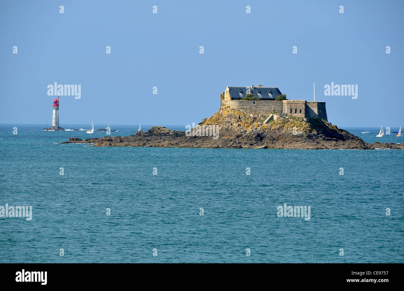 harbour-island-and-fort-bay-of-st-malo-dinard-brittany-france-stock