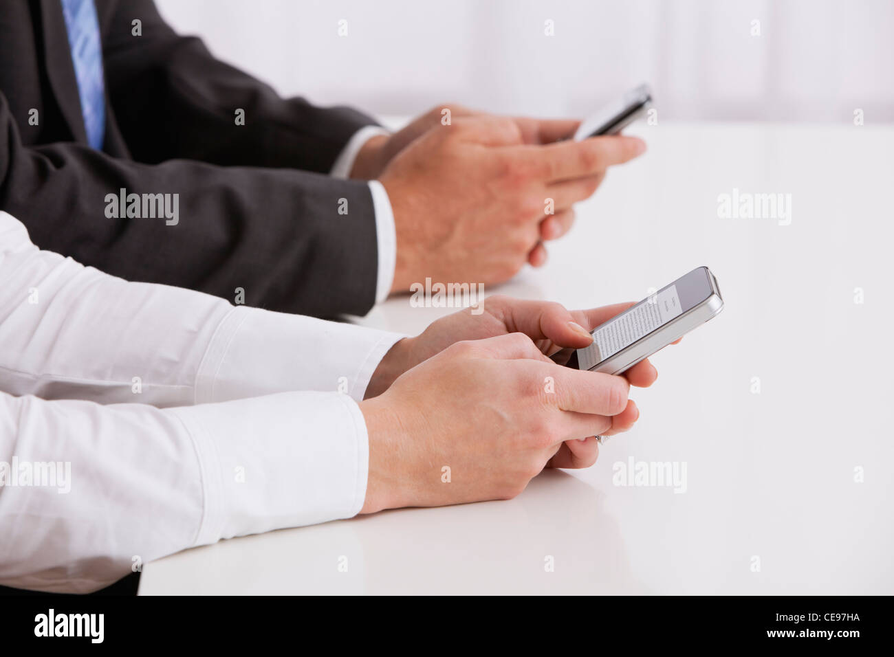 Human hands phones text messaging hi-res stock photography and images ...