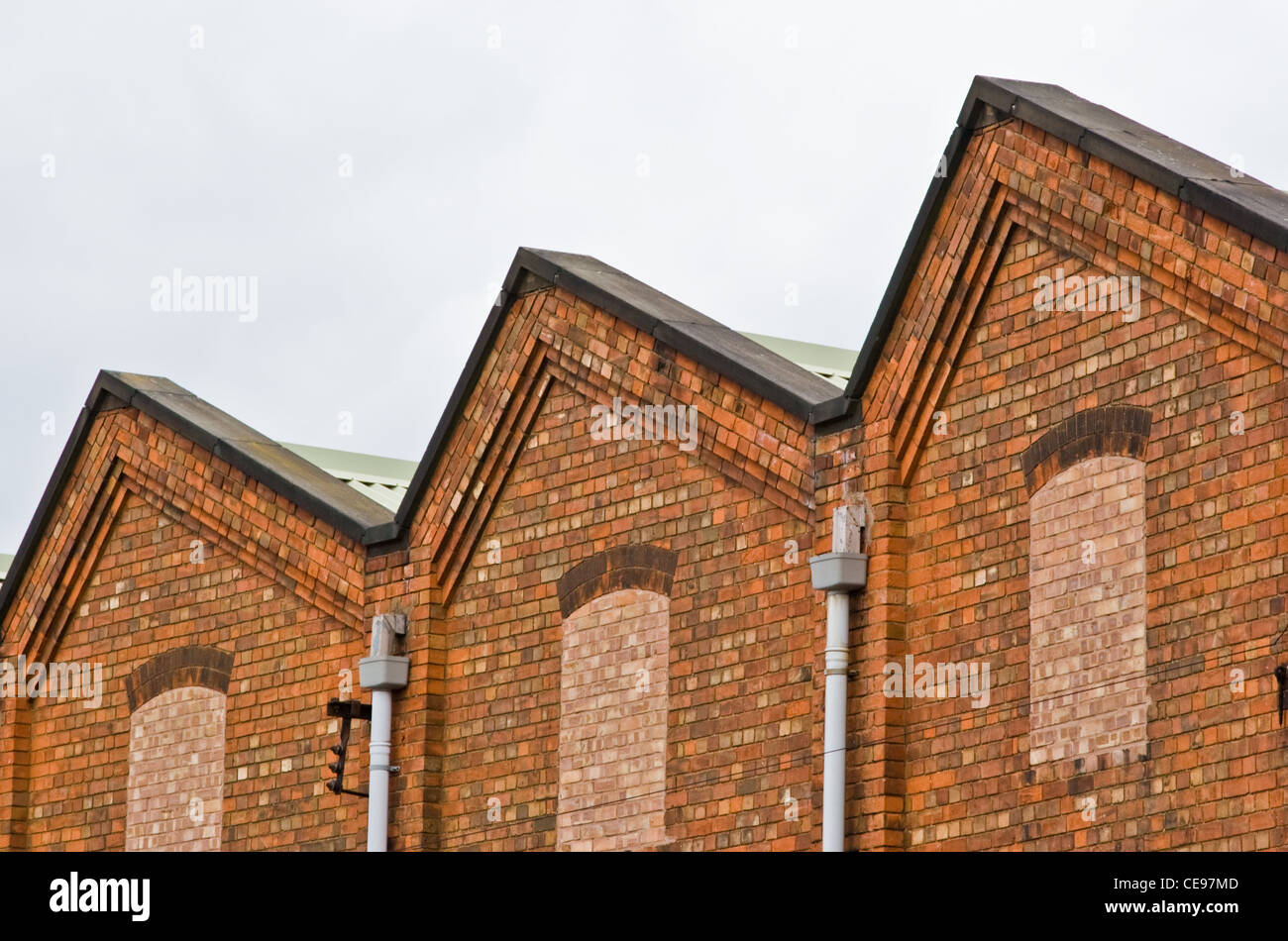 Warehouse exterior roof hi-res stock photography and images - Alamy