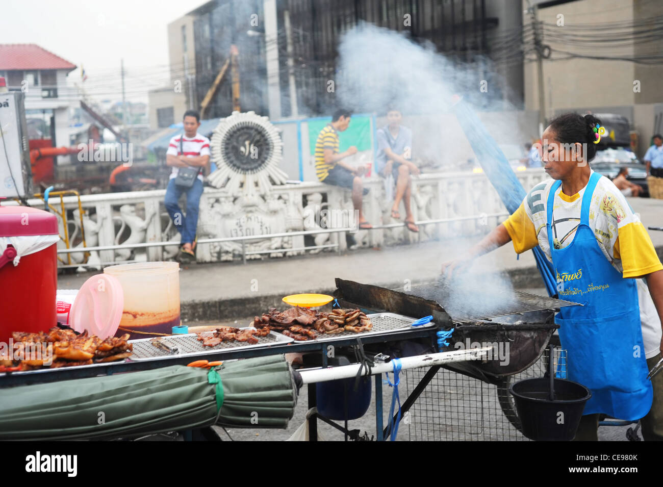 Woman cooking traditional Thailand fast food on the street Stock Photo ...