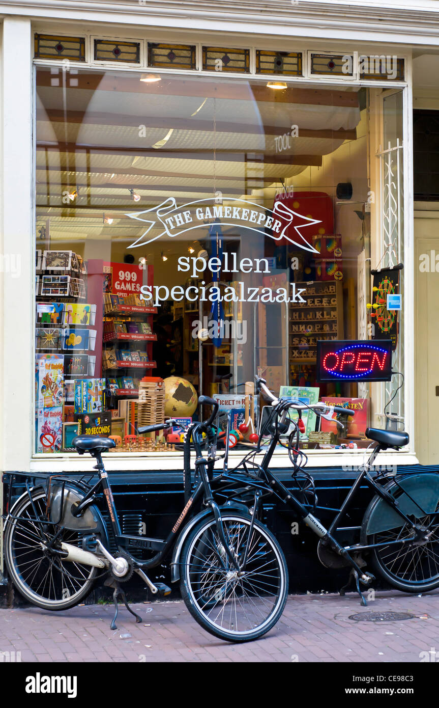Storefront amsterdam bicycles hi-res stock photography and images - Alamy