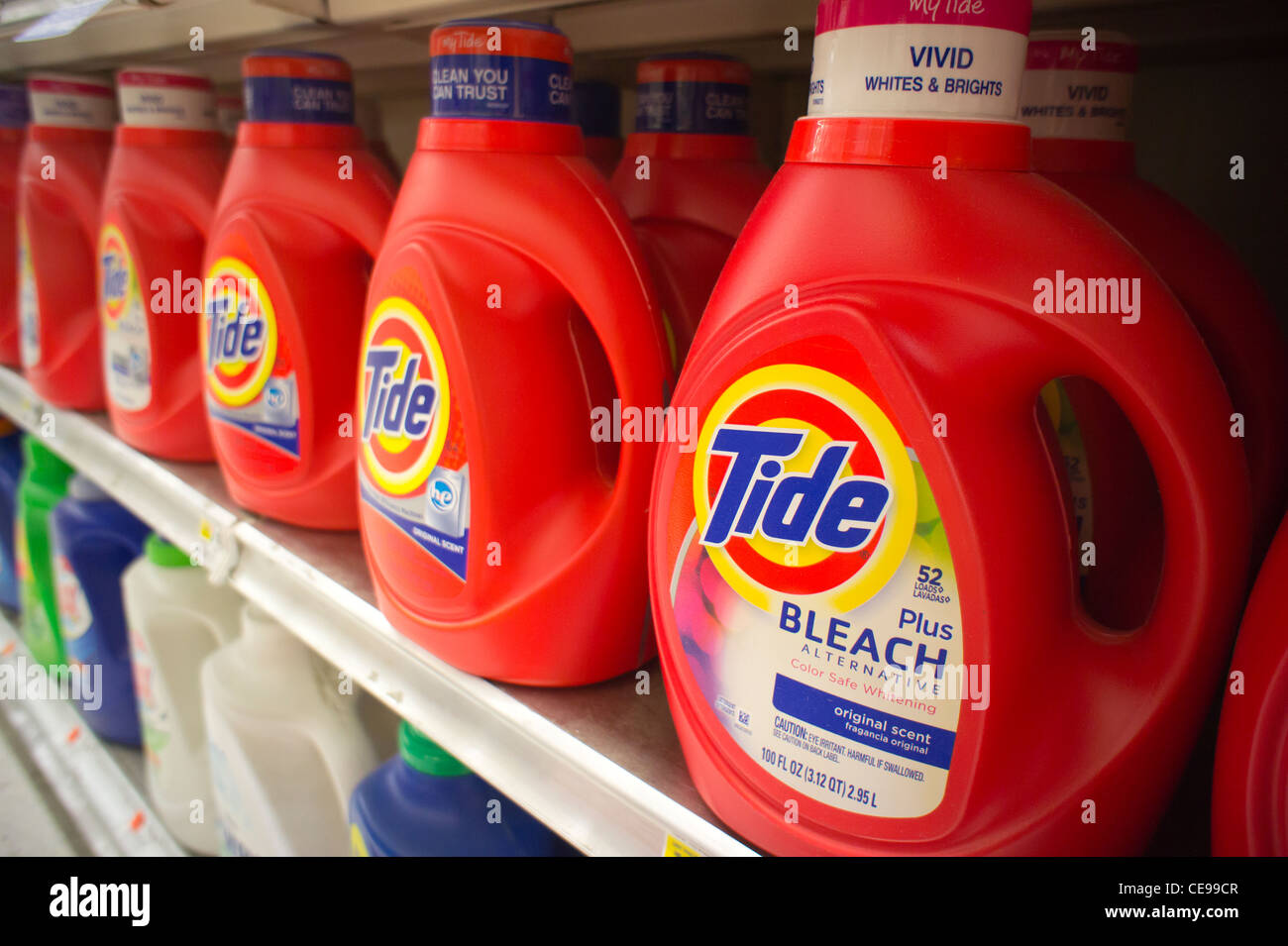 Tide laundry detergent hi-res stock photography and images - Alamy