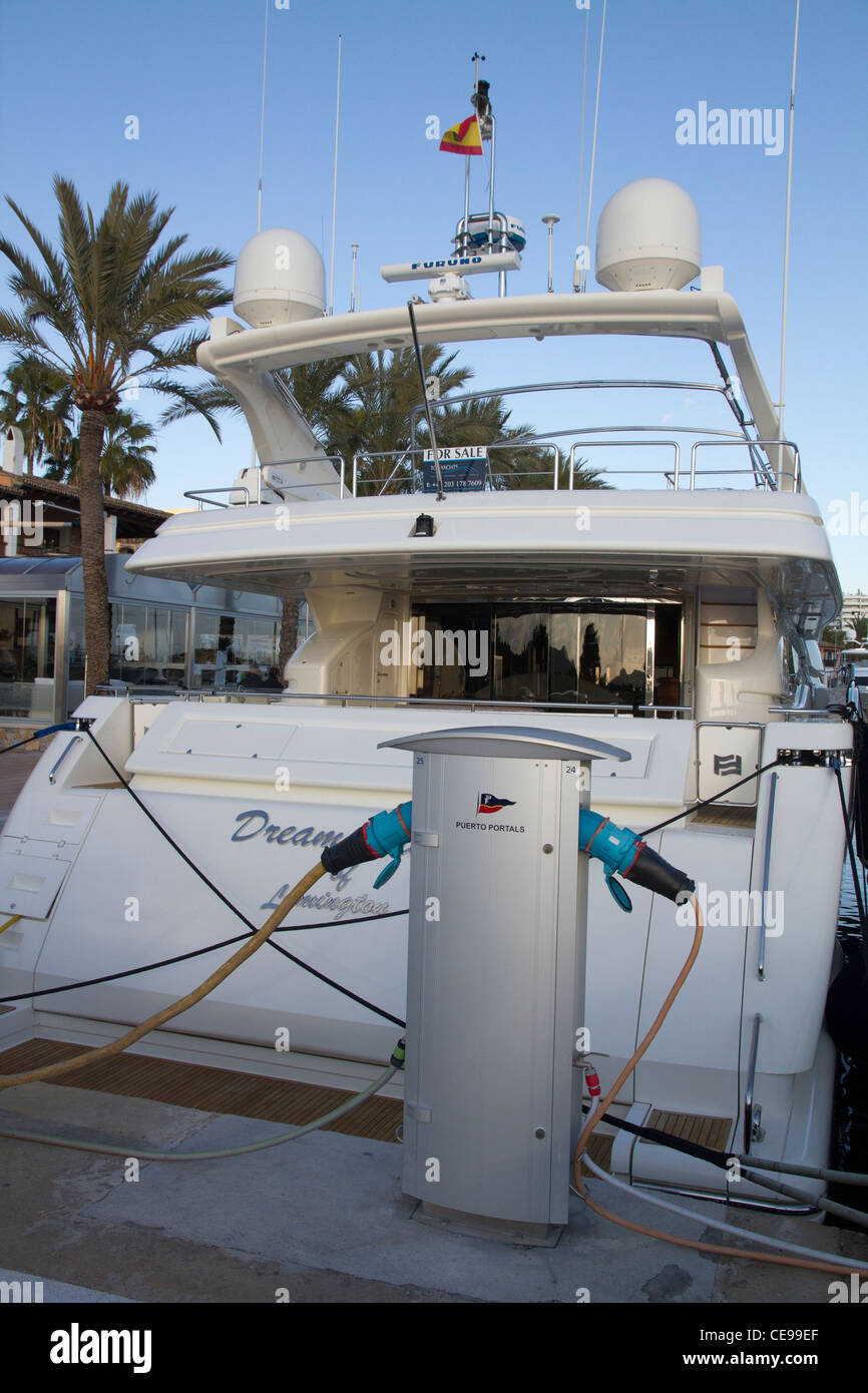 Back of luxury motor boats yacht moored in Portals port Majorca ...