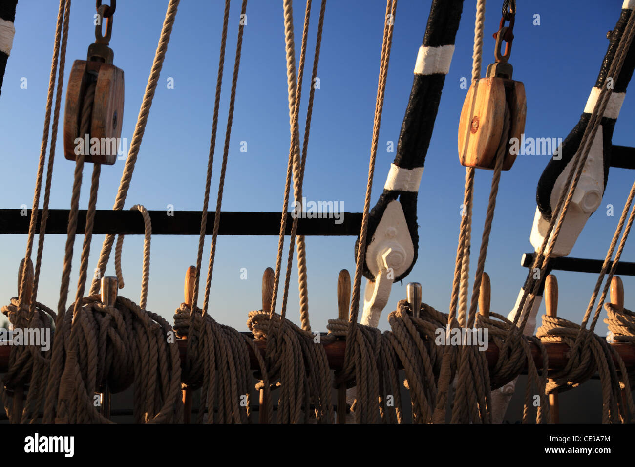 Old Ship tackles on the frigate Stock Photo - Alamy