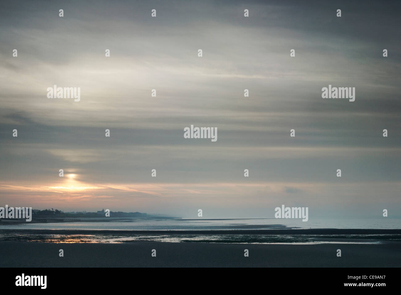 Dawn over beach hi-res stock photography and images - Alamy