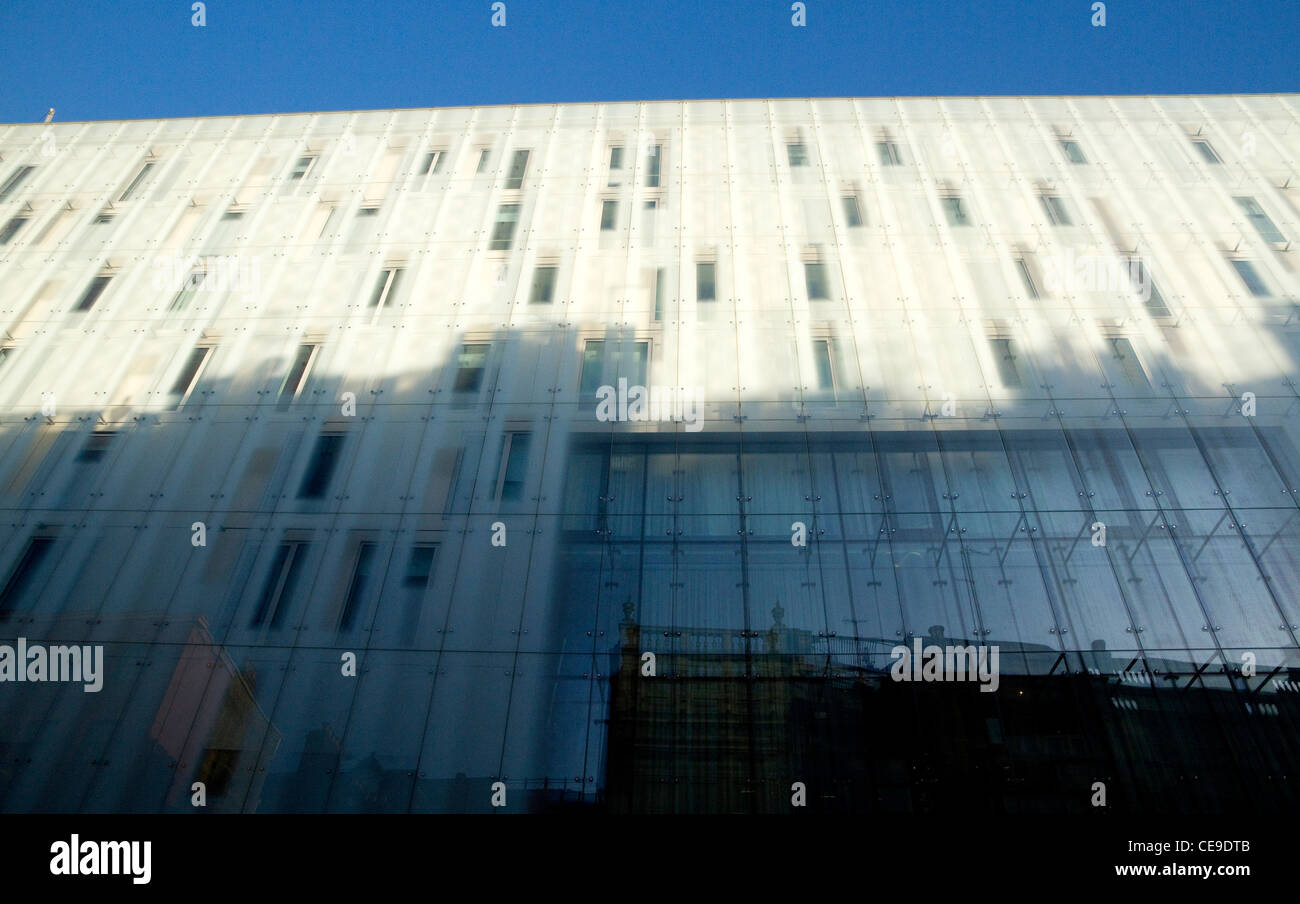 Glass cladding hi-res stock photography and images - Alamy