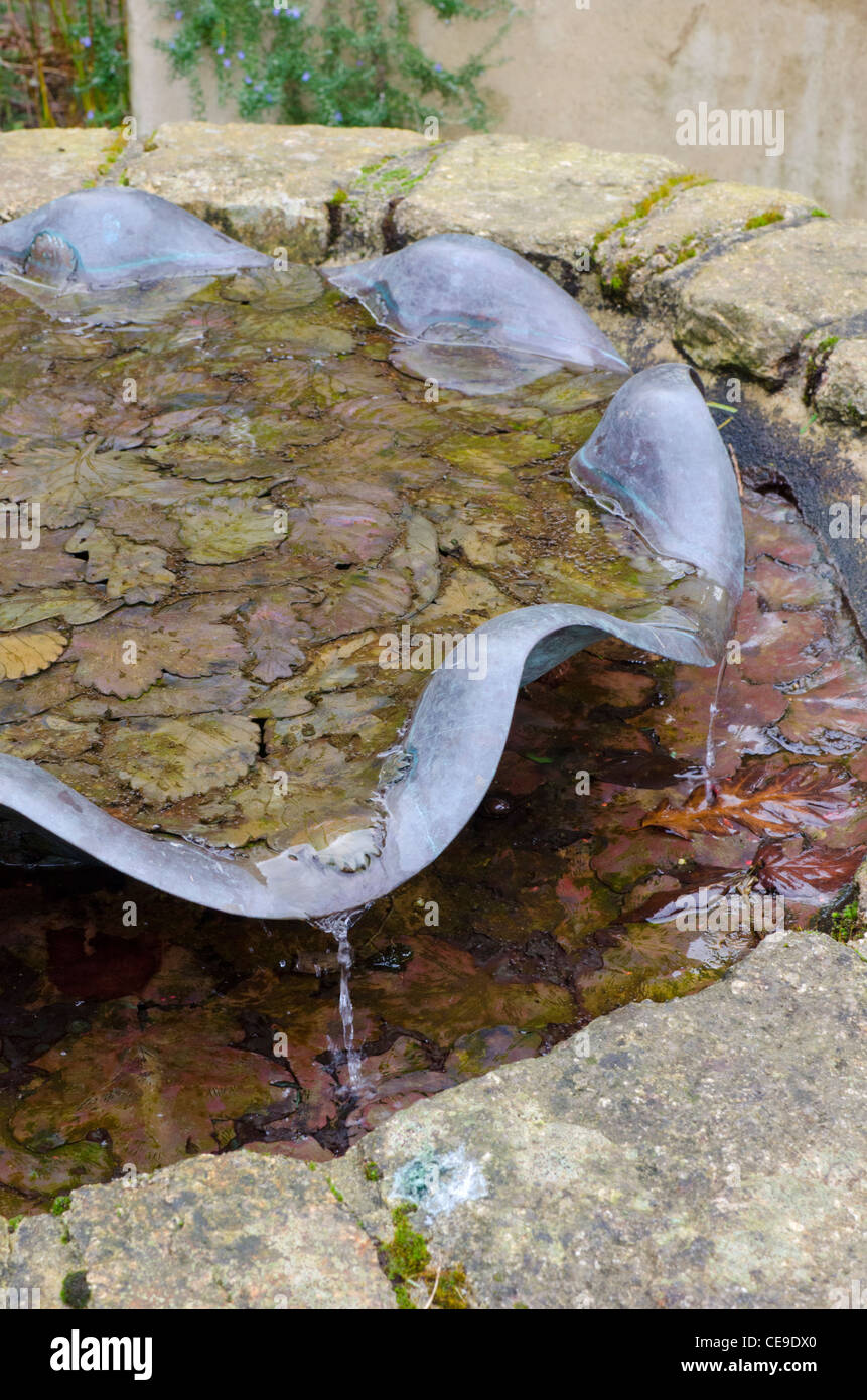 Circular water feature hi-res stock photography and images - Alamy