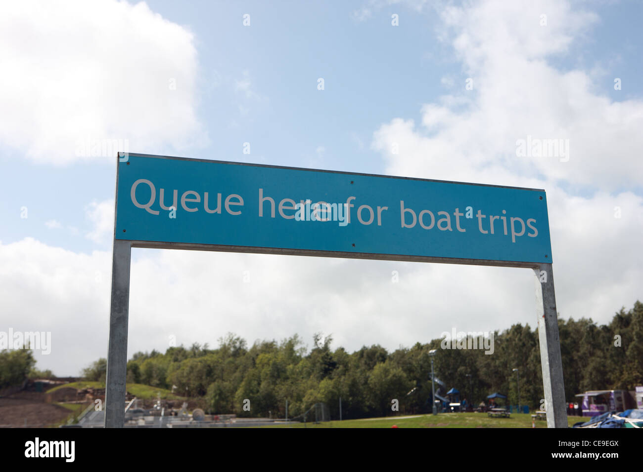 Queue sign hi-res stock photography and images - Alamy