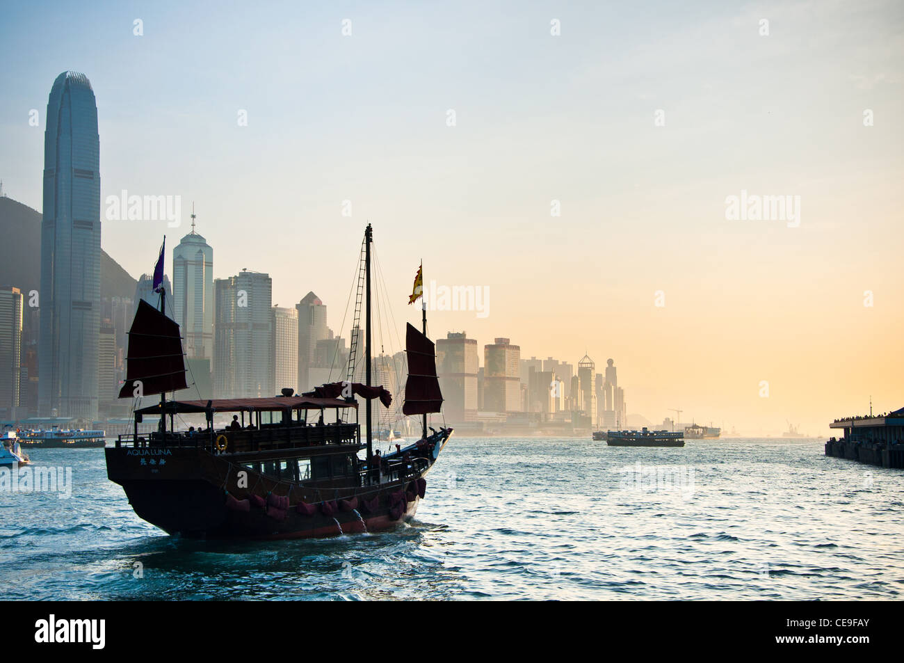 Traditional Chinese Boat on Victoria Harbour, Hong Kong Stock Photo - Alamy