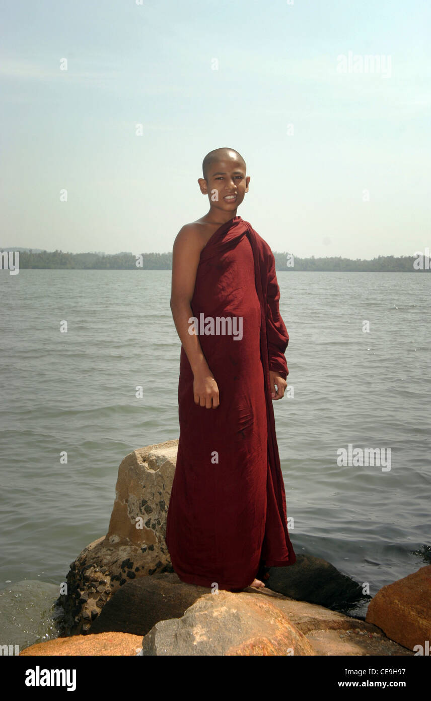 Monk standing outside buddhist temple hi-res stock photography and ...