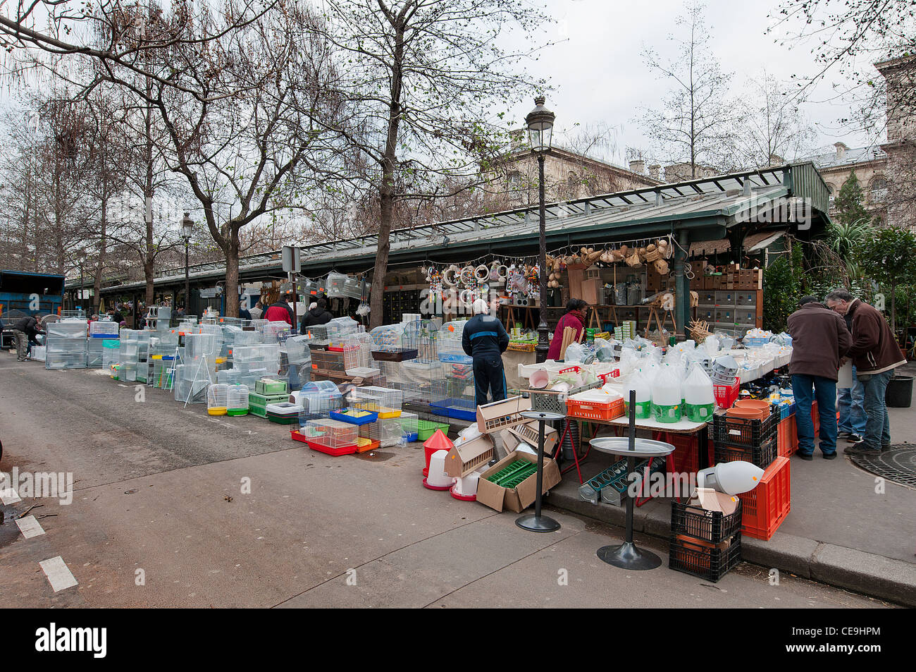 Parisian street market hi-res stock photography and images - Alamy