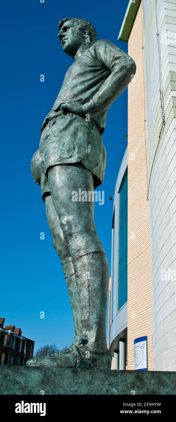 Statue of Peter Osgood, Chelsea Stock Photo - Alamy