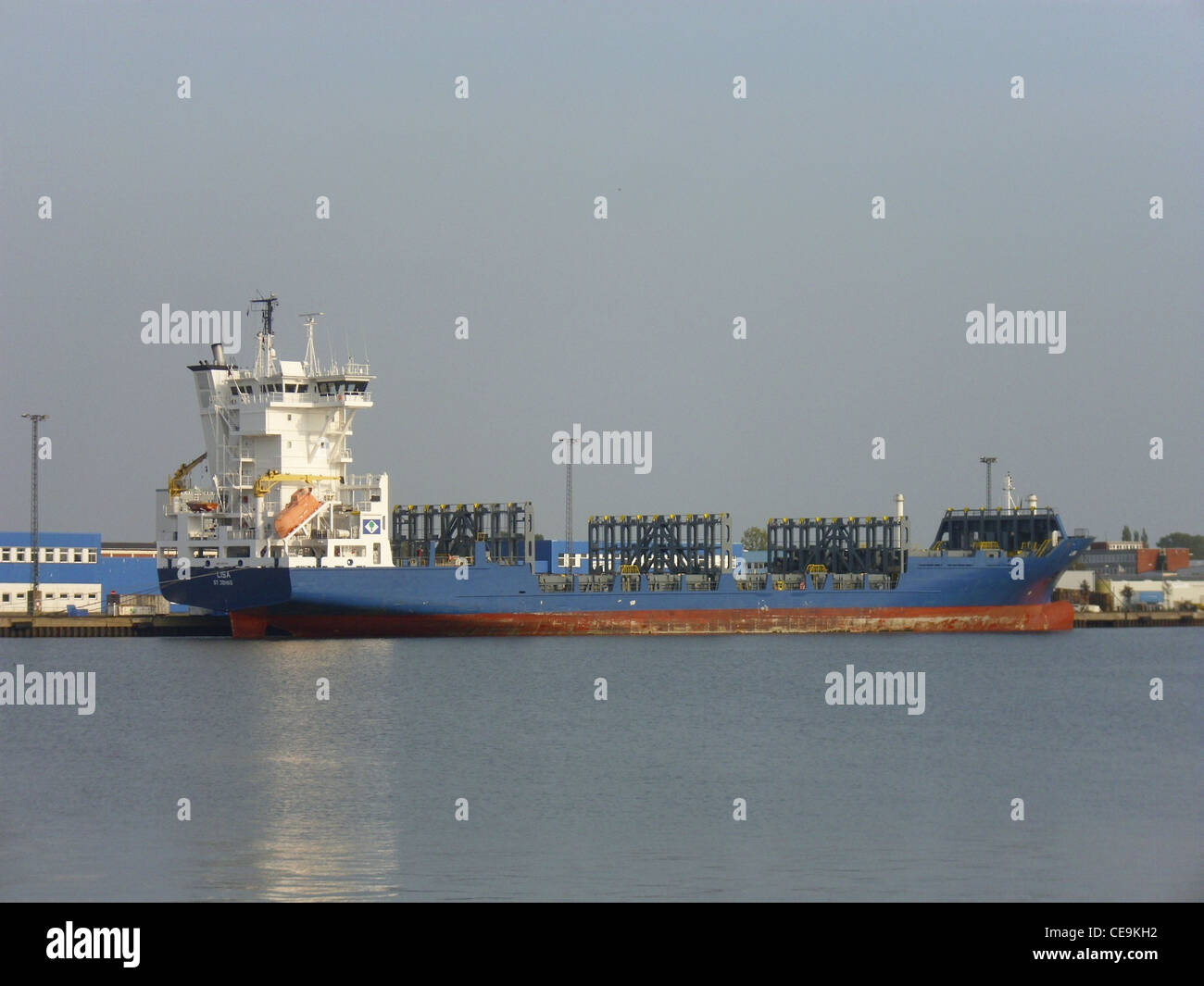 Feeder container vessel hi-res stock photography and images - Alamy