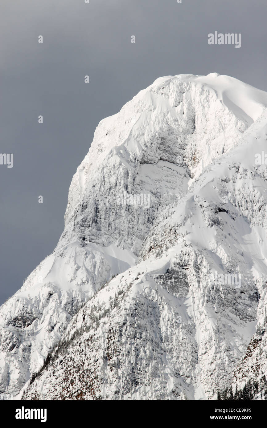 Icy ridge peak mountain hi-res stock photography and images - Alamy