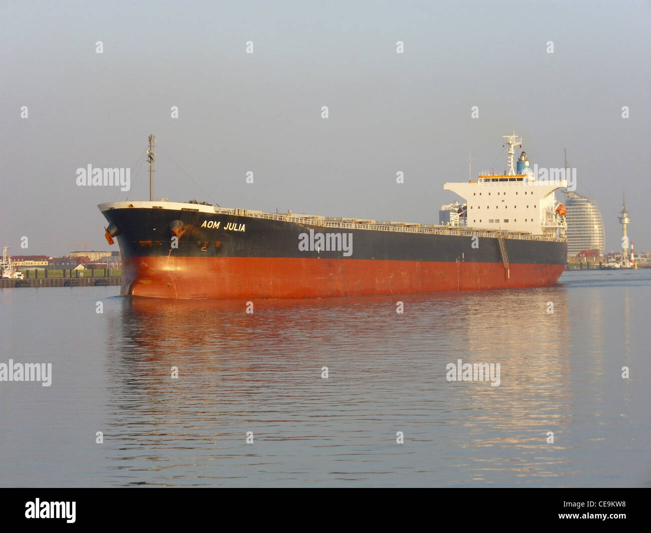 The bulk carrier AOM Julia is a large vessel used for transporting bulk ...