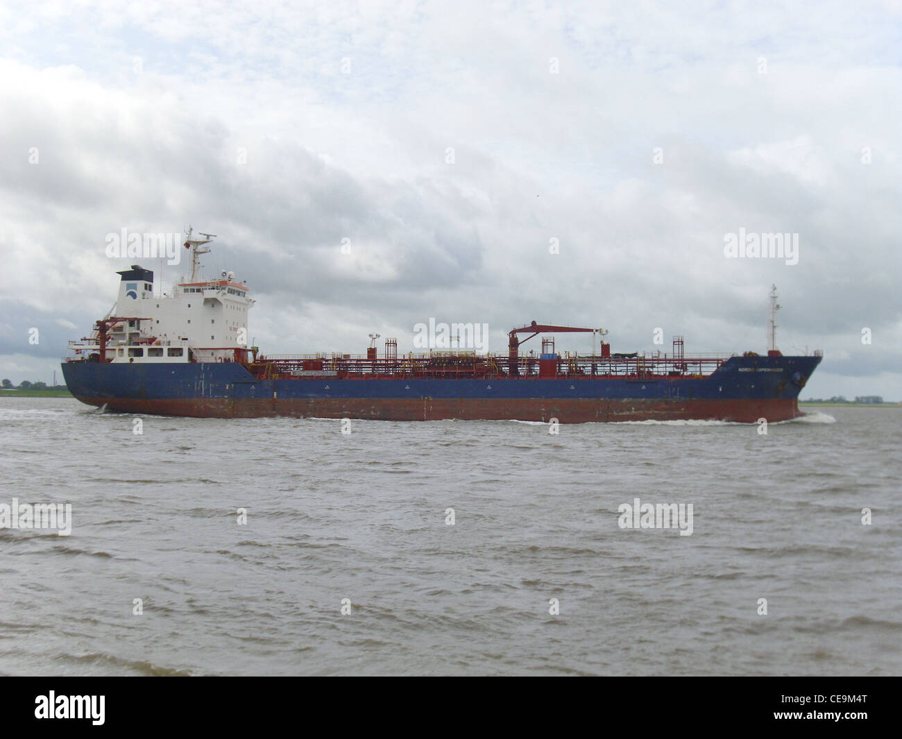 Bulk liquids shipping industry hi-res stock photography and images - Alamy