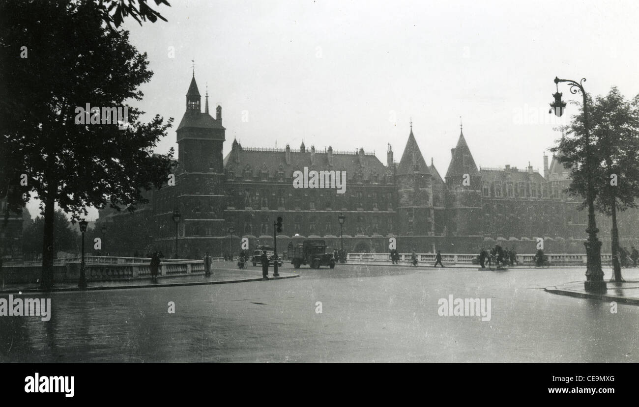 street scene American liberated Paris, France, WWII Stock Photo - Alamy