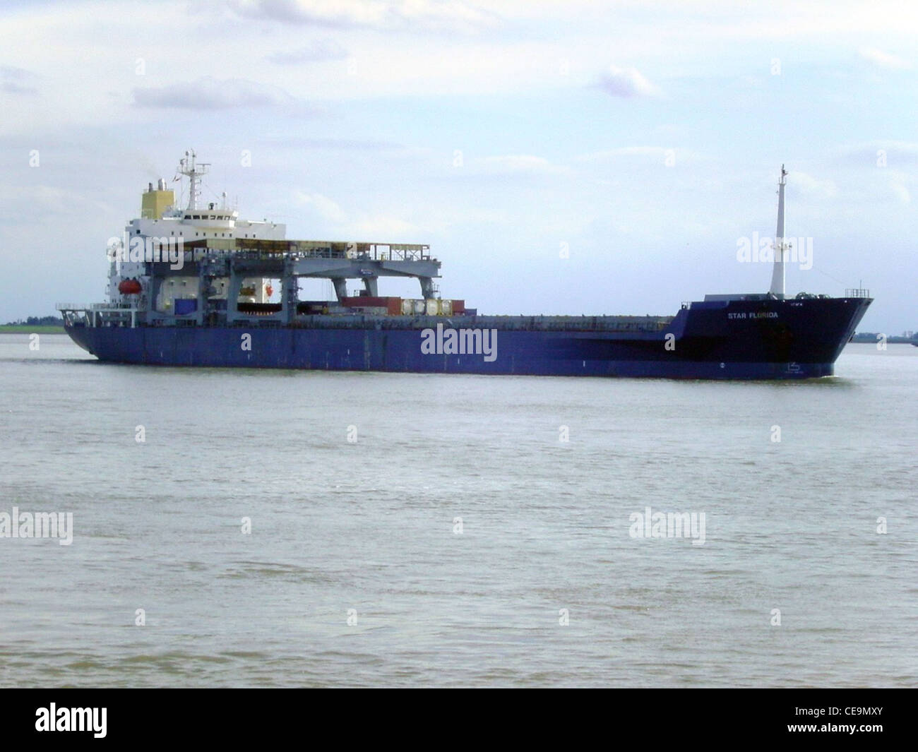 Cargo hatch ship hi-res stock photography and images - Alamy
