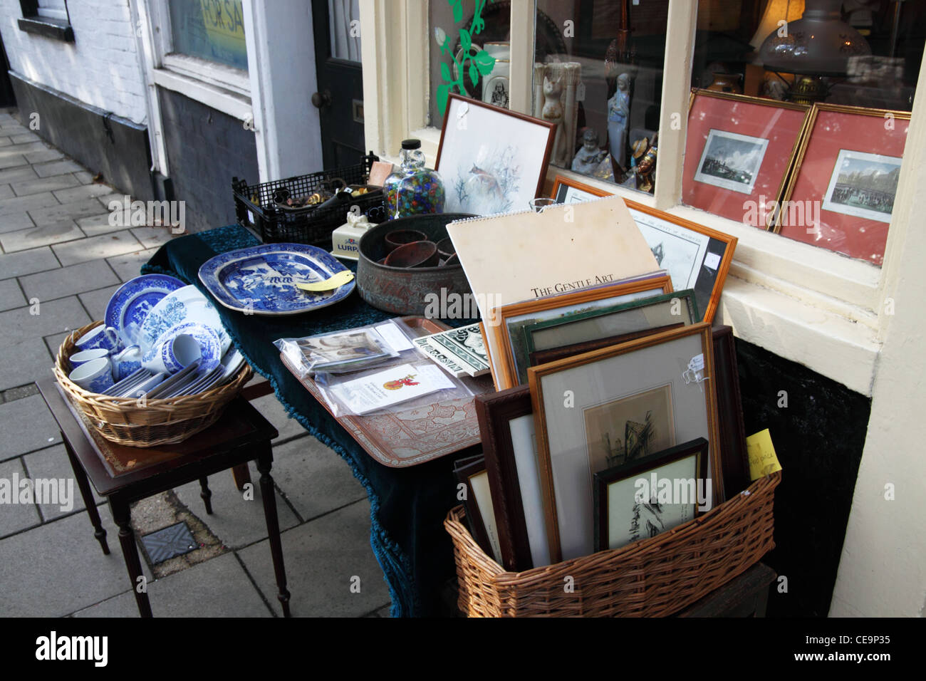 Junk street hi-res stock photography and images - Alamy