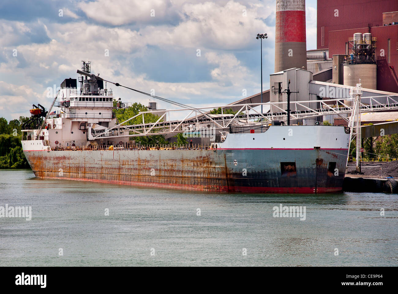 Coal ship hi-res stock photography and images - Alamy