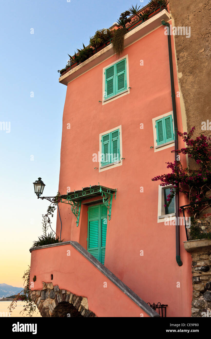 House built with rocks hi-res stock photography and images - Alamy