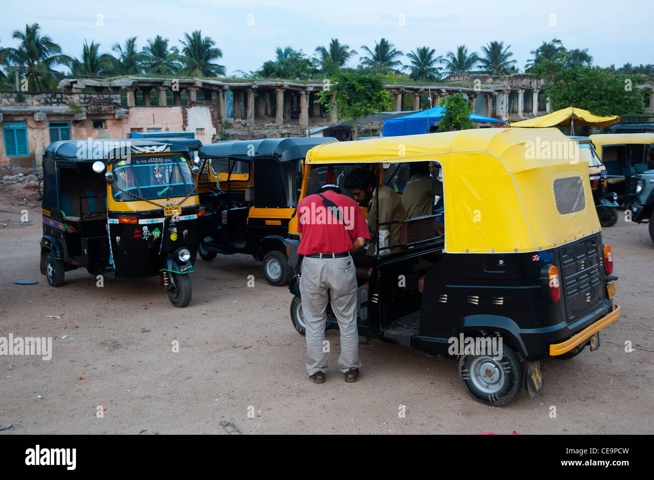 Rickshaw taxis near Hampi Bazaar Street, Hampi, Karnataka, India Stock ...