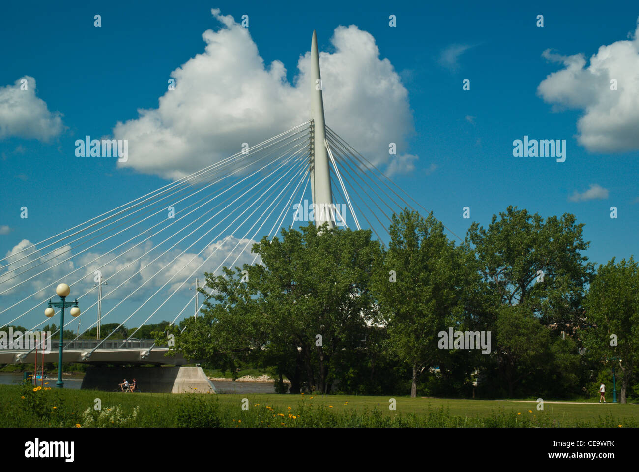 Esplanade riel bridge pedestrian bridge hi-res stock photography and ...