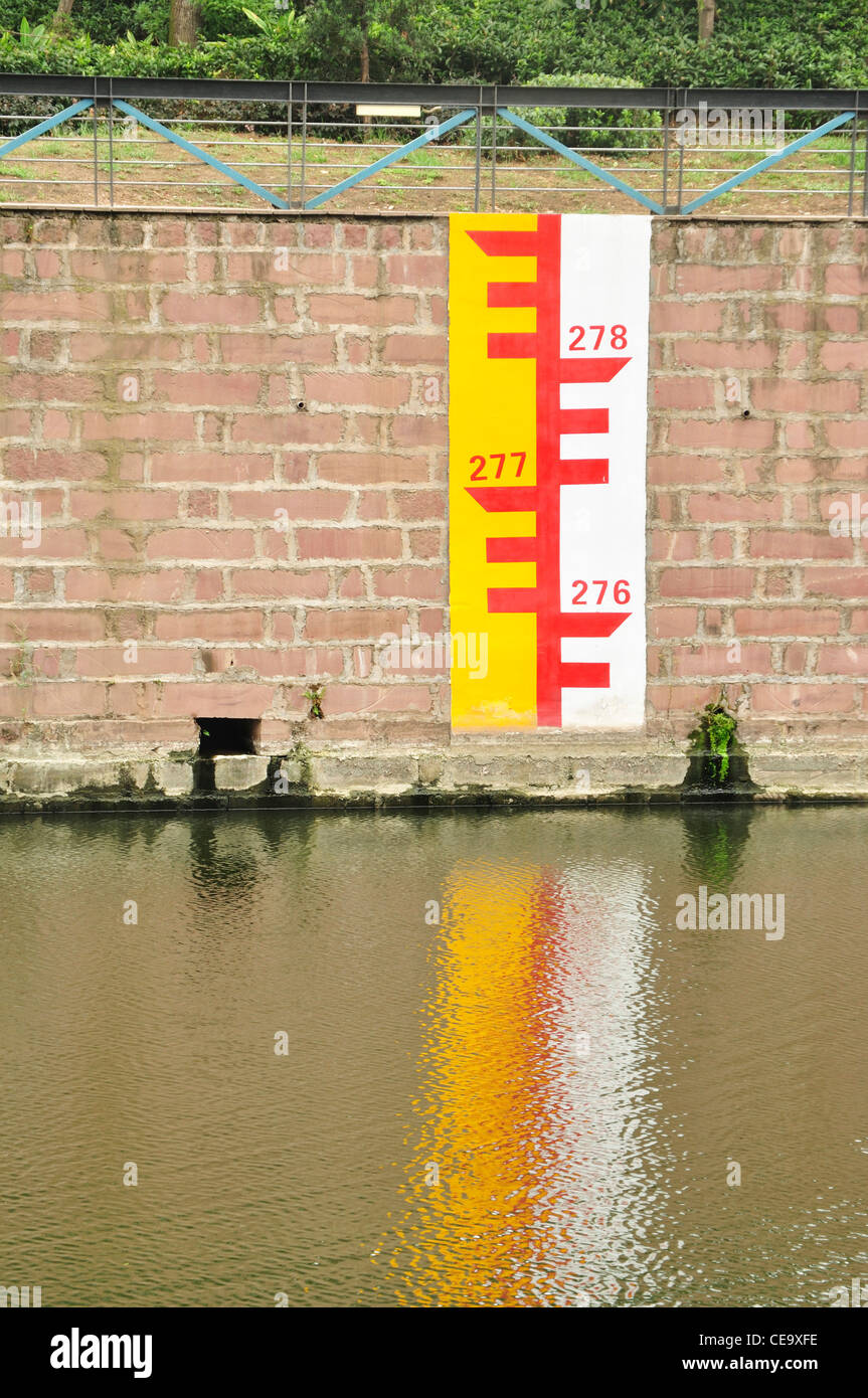 Swelling water hi-res stock photography and images - Alamy