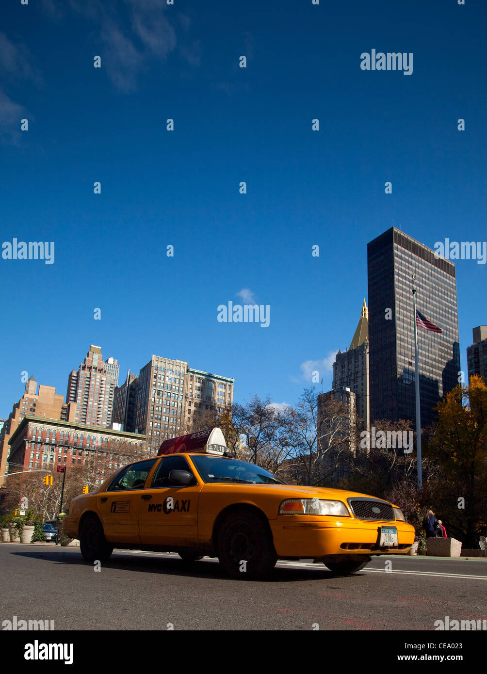 Rush yellow blue city hi-res stock photography and images - Alamy