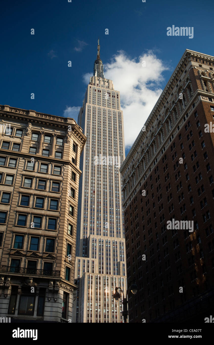 Daytime scene empire state building hi-res stock photography and images ...