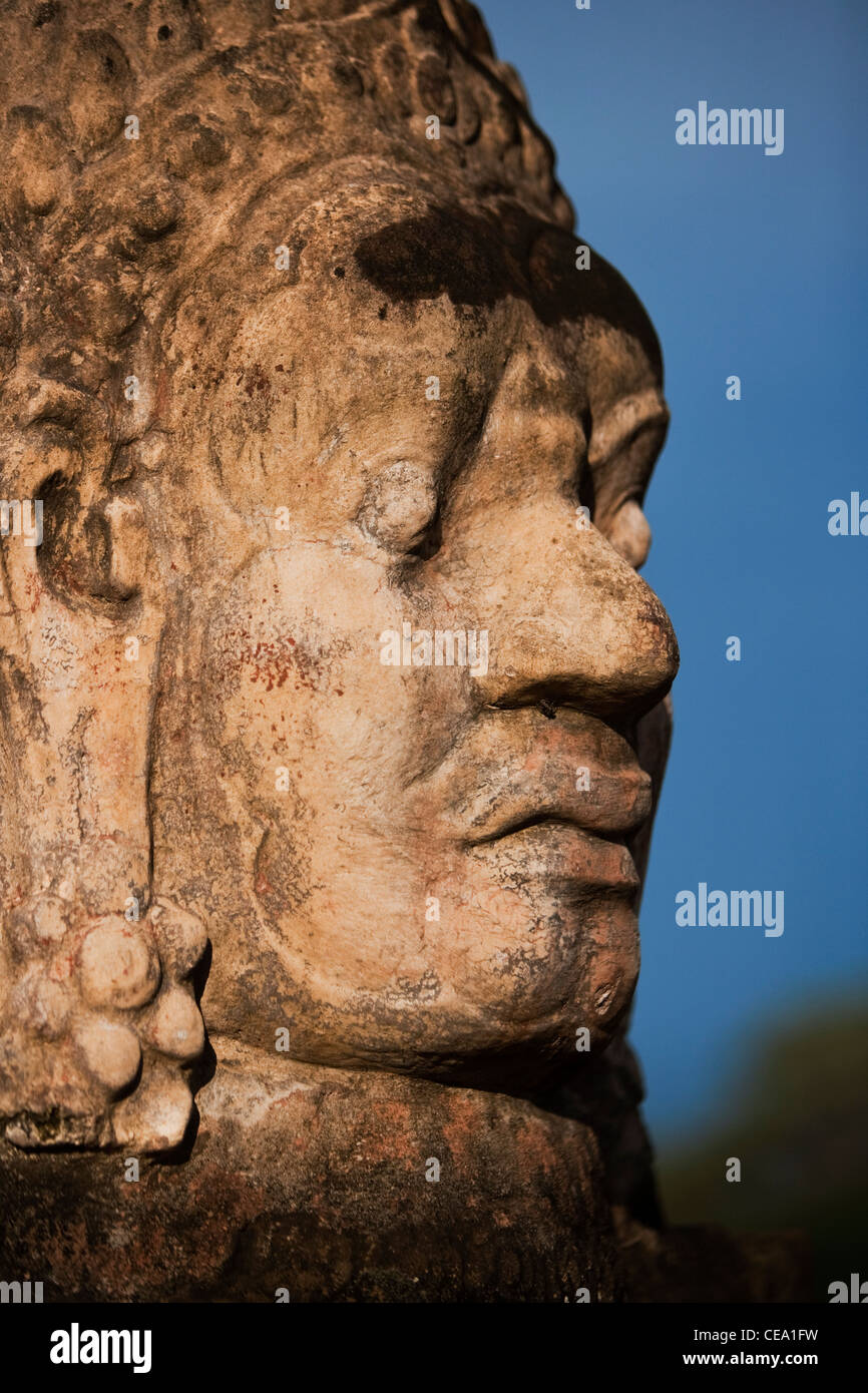 Statue at south gate temple hi-res stock photography and images - Alamy