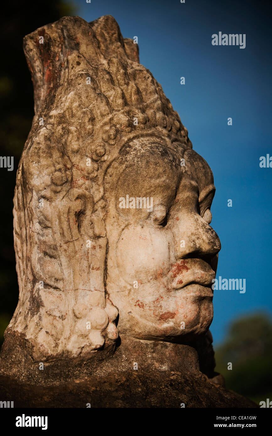 Statue at south gate temple hi-res stock photography and images - Alamy