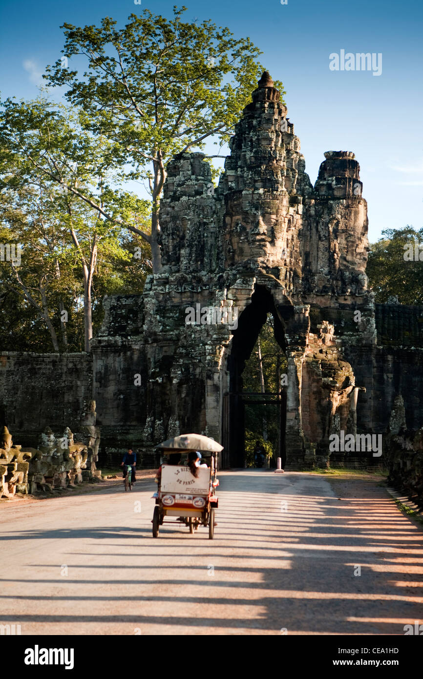 Angkor thom temple hi-res stock photography and images - Alamy