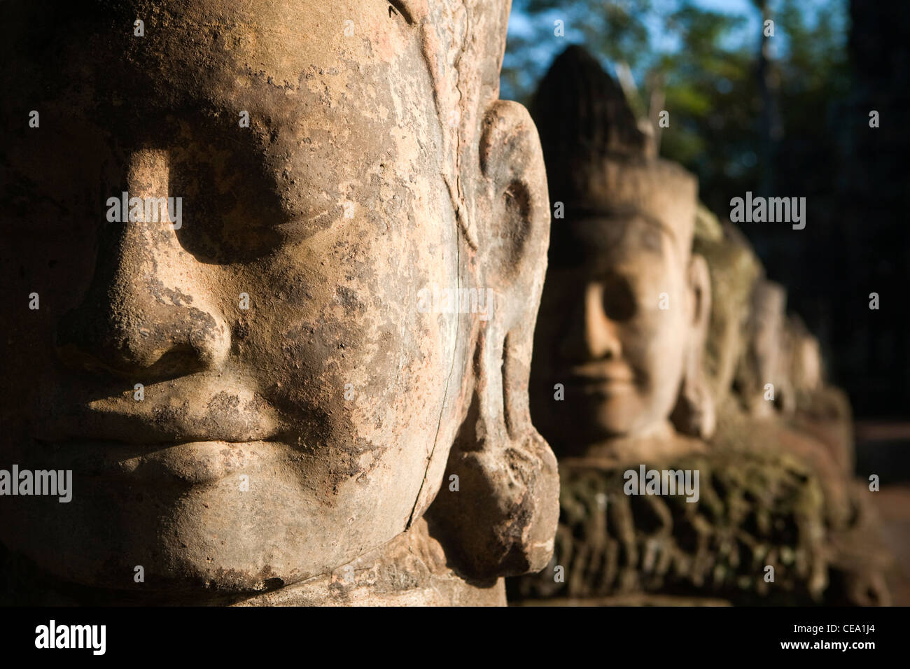 Statue at south gate temple hi-res stock photography and images - Alamy