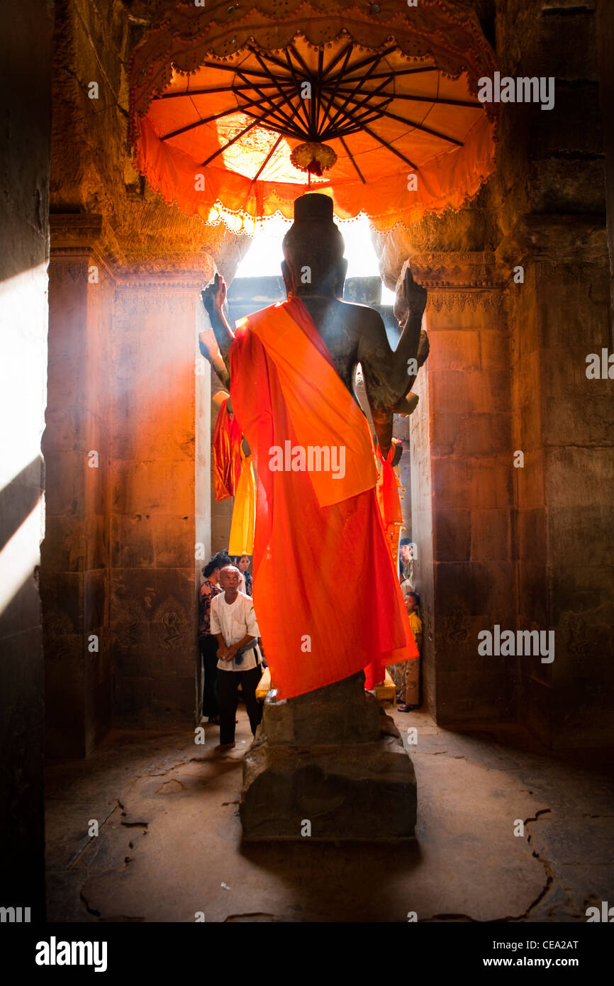 Vishna statue hi-res stock photography and images - Alamy