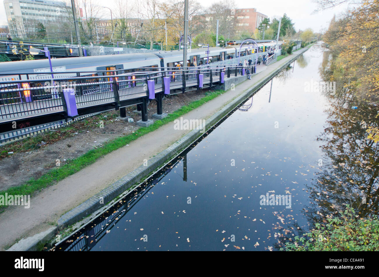 bournville railway station worcester and birmingham canal birmingham ...