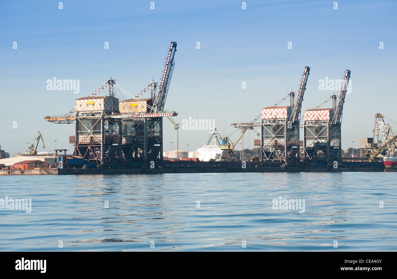 Quay crane hi-res stock photography and images - Alamy