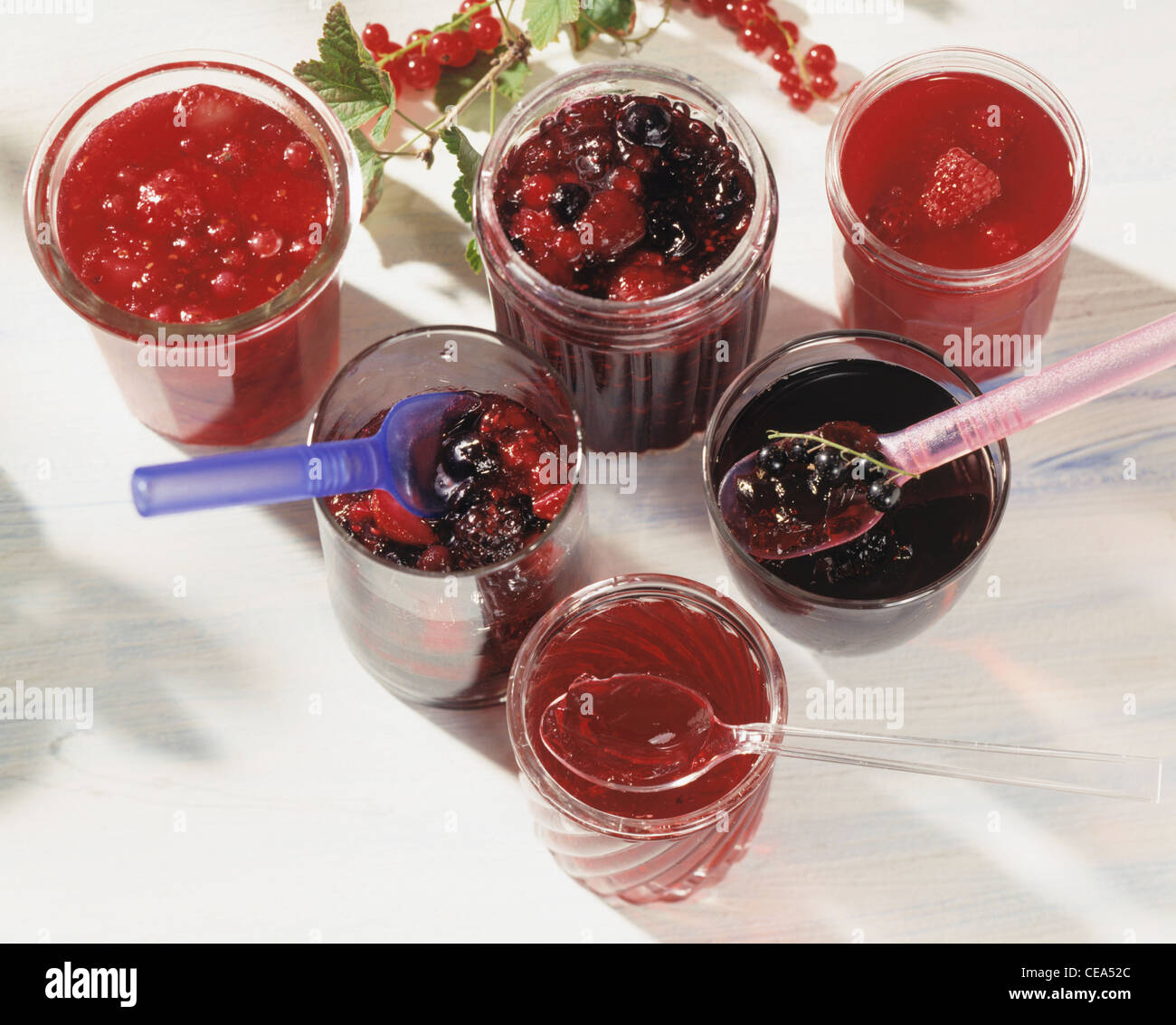 Tableau: 6 berry marmelades and jellies Stock Photo - Alamy