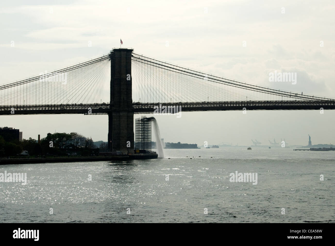 Olafur Eliasson's New York City Waterfalls, Brooklyn Bridge Stock Photo ...