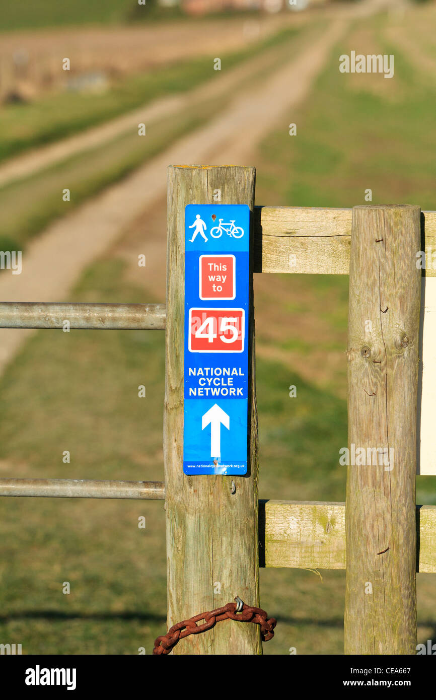 National Cycle Network and walkers direction sign UK Stock Photo - Alamy