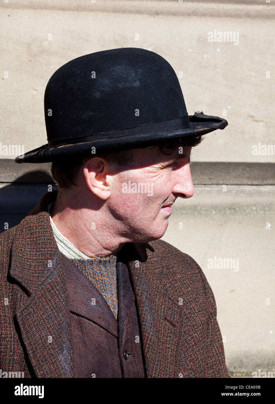 Man wearing bowler hat hi-res stock photography and images - Alamy