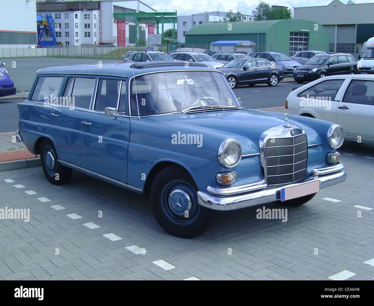 Mercedes benz w 110 hi-res stock photography and images - Alamy