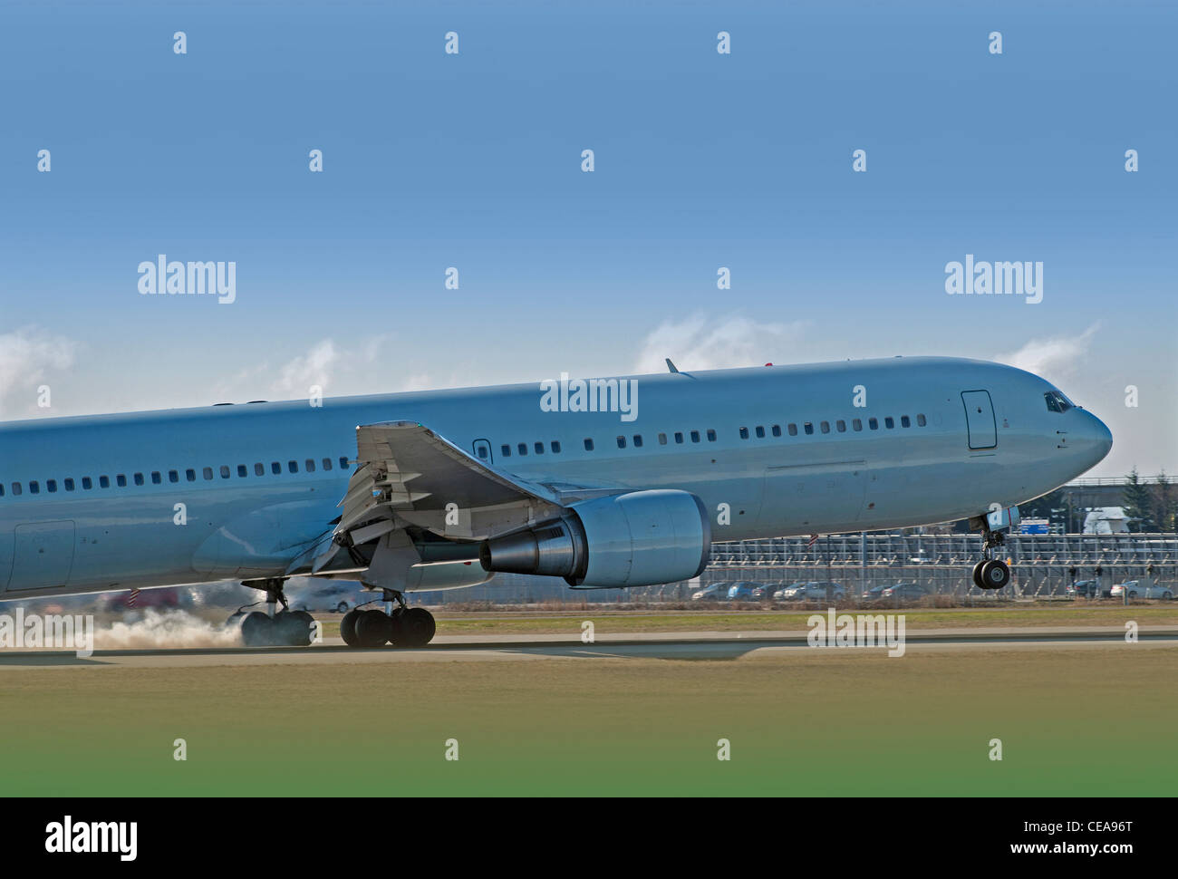 Airbus A-320 aircraft landing in Vancouver Stock Photo - Alamy