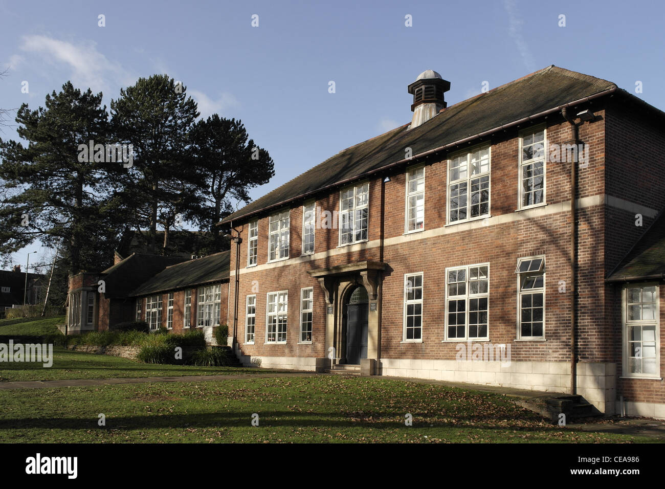 Bournville quaker suburb birmingham midlands hi-res stock photography ...
