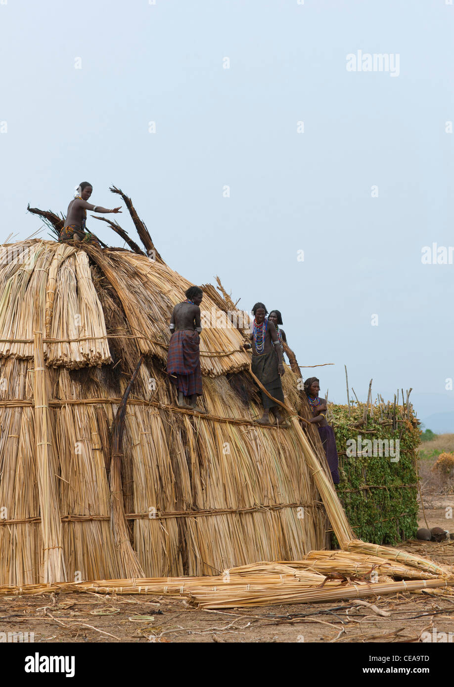 Mature tribe woman omo valley hi-res stock photography and images - Alamy
