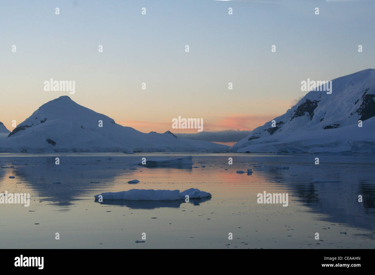 Sunset & alpenglow, mountains and mirror - calm ocean,Paradise harbor ...