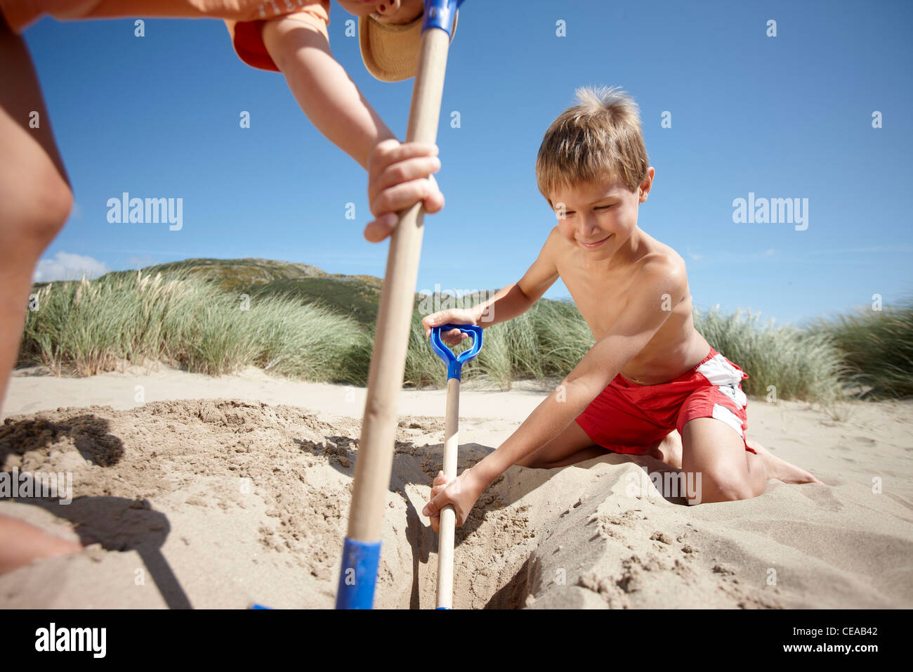 Boys digging in sand hi-res stock photography and images - Alamy